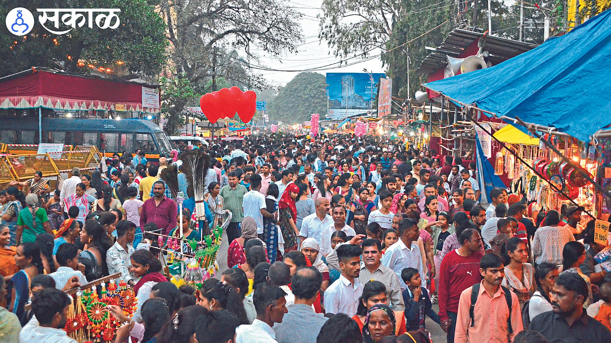 Nashik Kalika Yatra : श्री कालिका दर्शनास उसळली गर्दी; पहाटेपासून ...