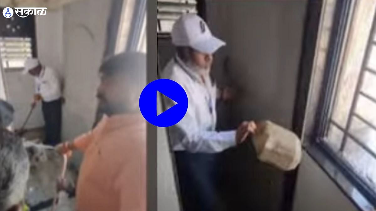 Nanded Hospital Deaths : खासदार हेमंत पाटलांवर अ‍ॅट्रोसिटीचा गुन्हा! 'डीन'ला टॉयलेट साफ करायला ...