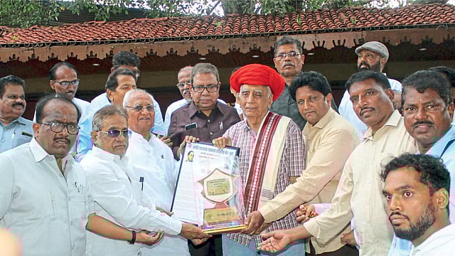 सामाजिक चळवळींवर छत्र धरणारे ‘समता प्रतिष्ठान’ arun khore writes ...