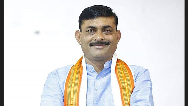 Maratha Reservation : आरक्षणासाठी निकटवर्तीयाने राजीनामा दिल्याने ...