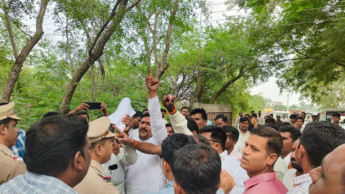 Badnapur News : बदनापूर येथे कार्यक्रमात मराठा आंदोलकांनी जोरदार घोषणा ...