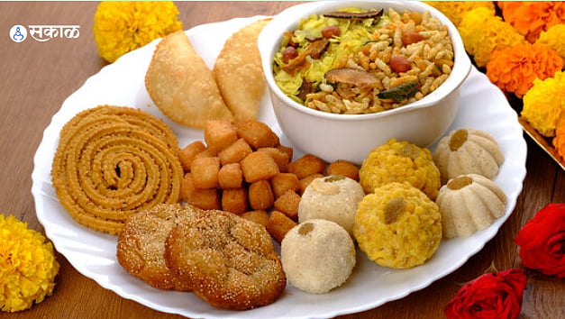 Diwali Faral : काय राव...फराळही खातंय भाव!