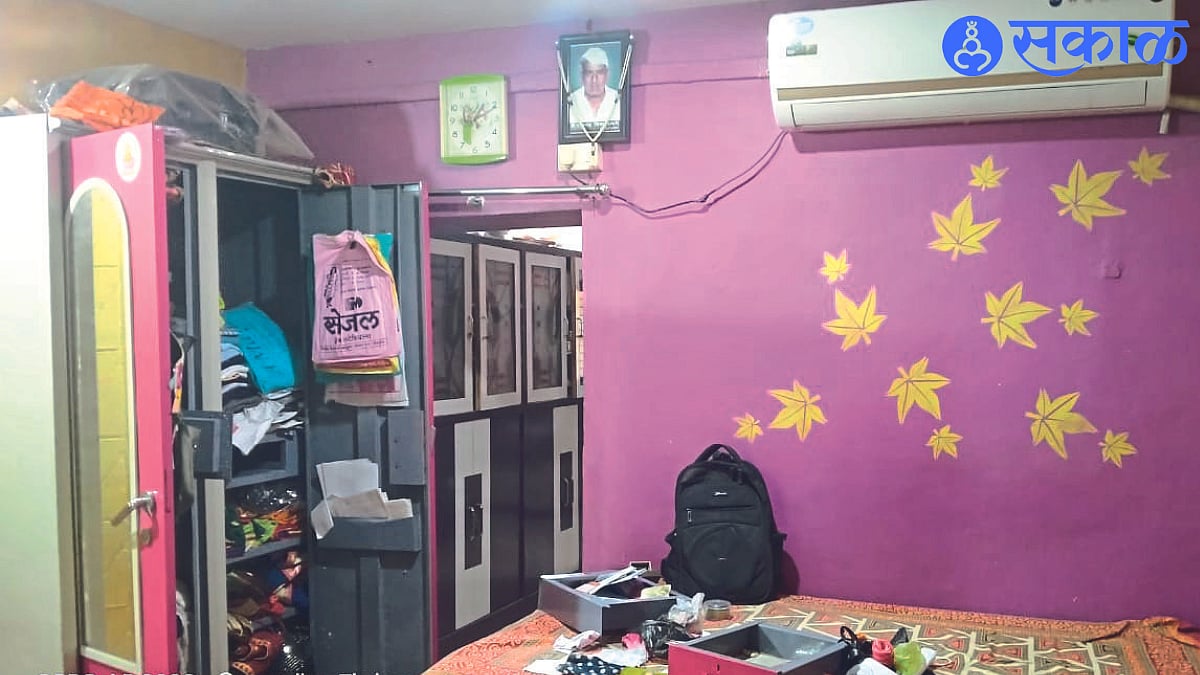 Dhule Crime News : दोंडाईचा येथे बंद घरात धाडसी चोरी | burglary in ...