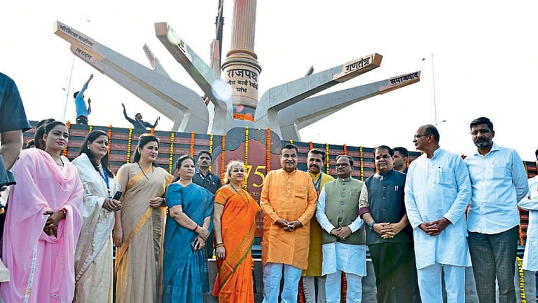 Nitin Gadkari : महामार्गाचा विश्वविक्रम भारतमातेला समर्पित nitin ...