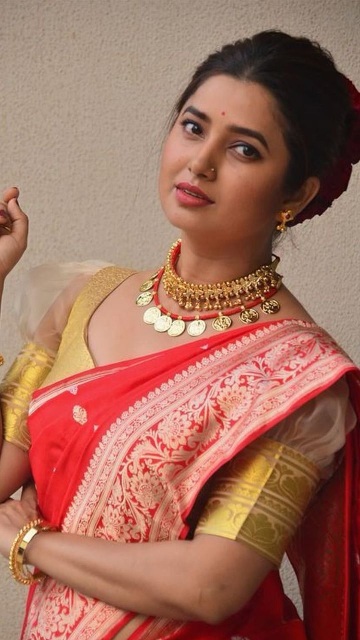बनारसी शालूत दिसला प्राजक्ताचा अनोखा अंदाज | Marathi actress Prajakta ...