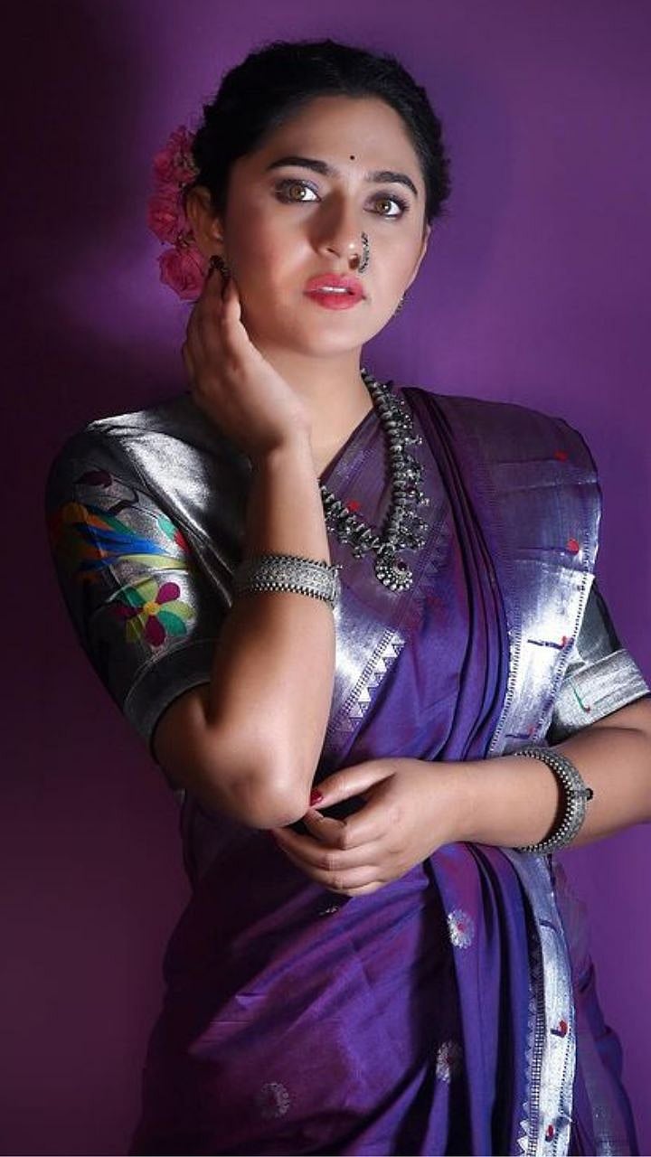 लाजरा अन् साजरा मुखडा..! मृण्मयीचा दिलखुलास अंदाज | marathi actress ...