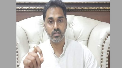 Yogesh Kadam : आमदार योगेश कदमांच्या फलकाची दापोलीत तोडफोड; तीन ...