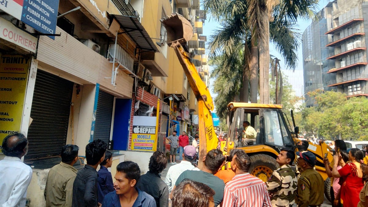 Encroachment Crime : विमाननगर येथील 76 मिळकतीवर हातोडा; अनधिकृत पत्रा ...