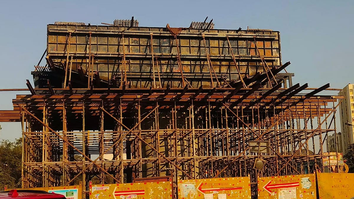 Katraj Chowk Flyover : उड्डाणपुलाच्या मुदतीला 'कात्रजचा घाट'; काम पूर्ण ...