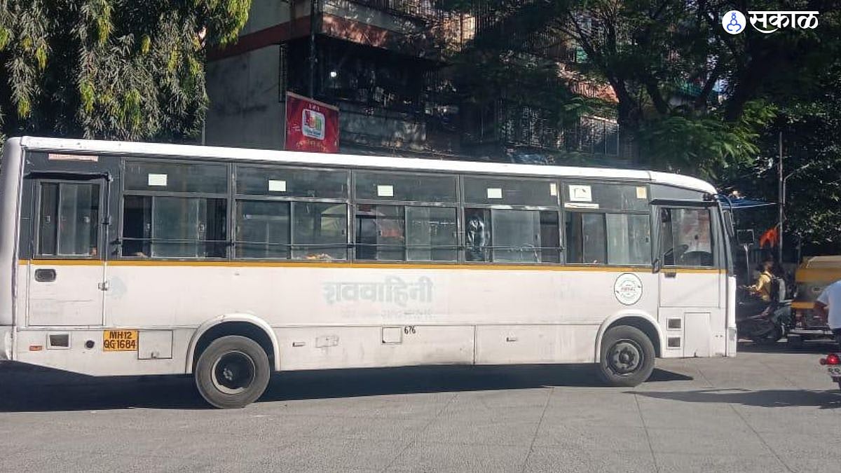 Pune News : संपूर्ण पुणे शहरासाठी फक्त एकच शववाहिनी |only 1 pushpak bus ...