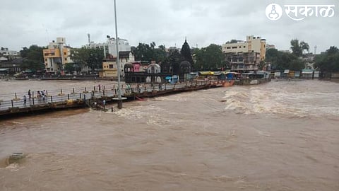 Nashik News: नंदिनी नदीच्या पूररेषेत बदल, शेतकरी संतप्त! | Change in ...