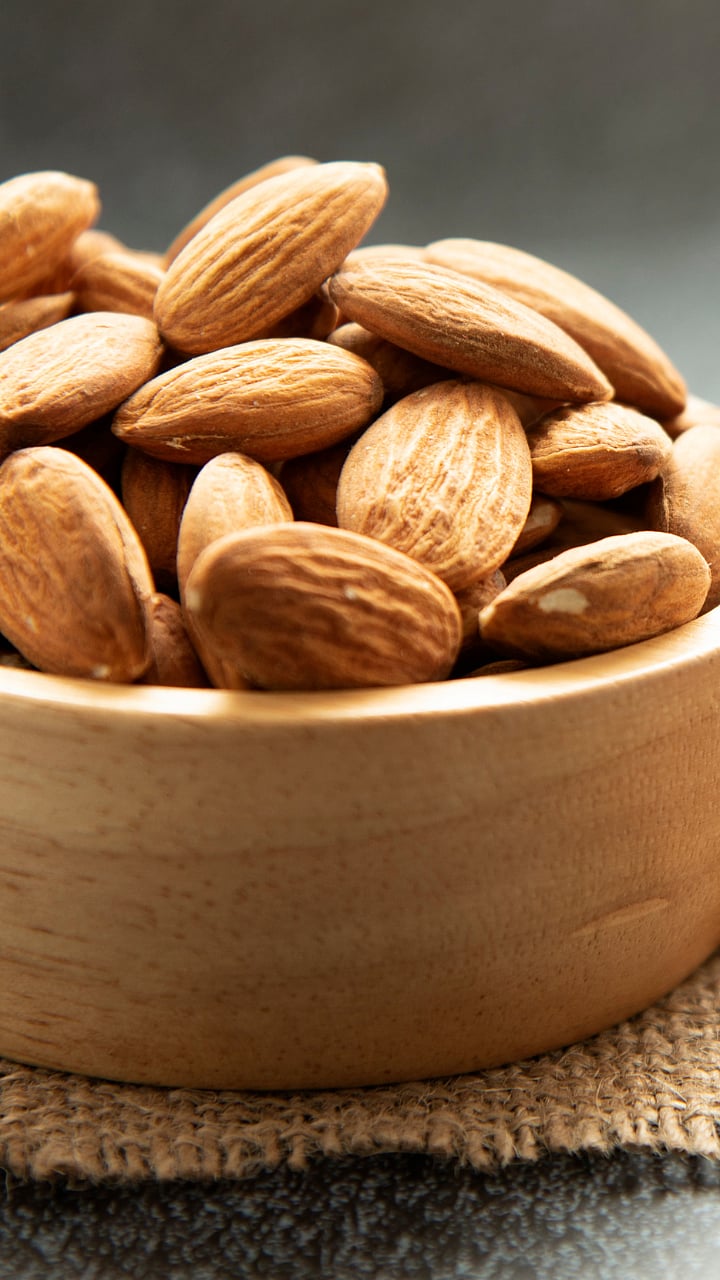 का खावेत भिजवलेले बदाम? जाणून घ्या फायदे...| Benefits of Almond ...