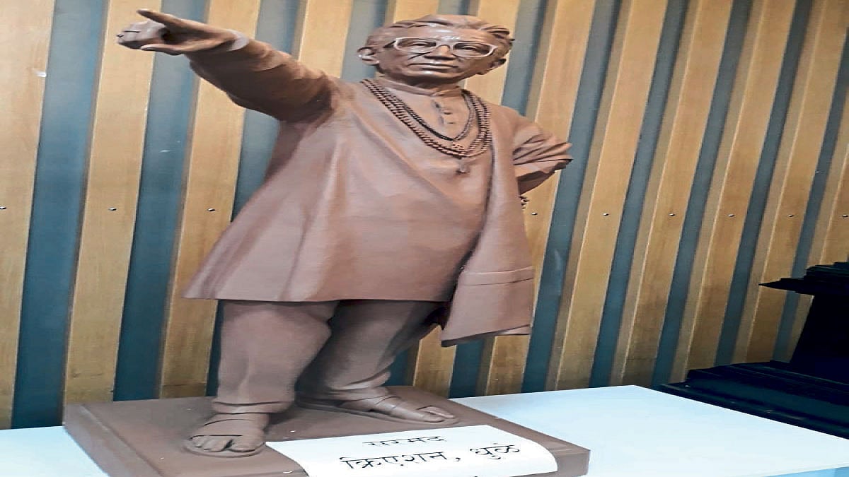 Sambhaji Nagar : बाळासाहेब ठाकरेंचा ५१ फुटी पुतळा उभारणार धुळ्याची सरमद ...