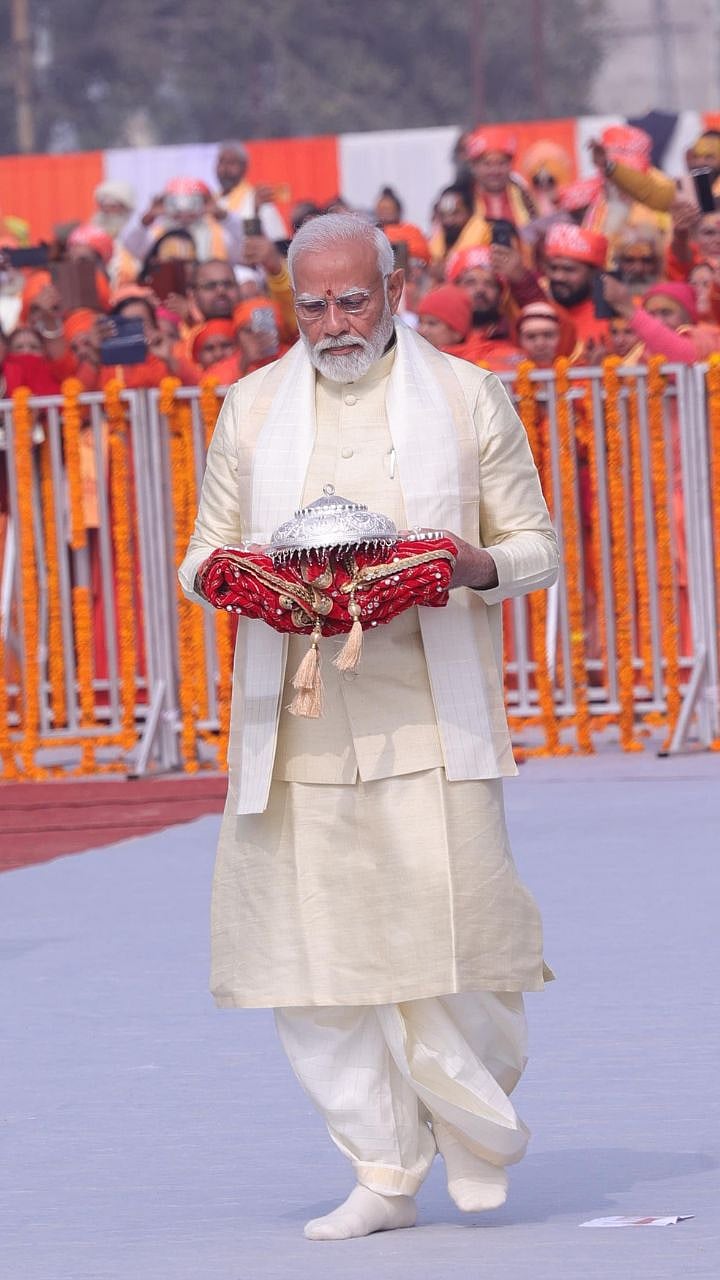 PM मोदींचे राम मंदिरातील ऐतिसाहिक क्षण; पाहा फोटो | PM narendra Modi ...