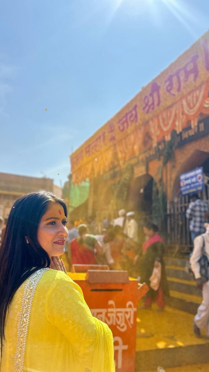 नम्रता प्रधानने उधळला भंडारा! जेजूरीला घेतलं खंडोबाचं दर्शन