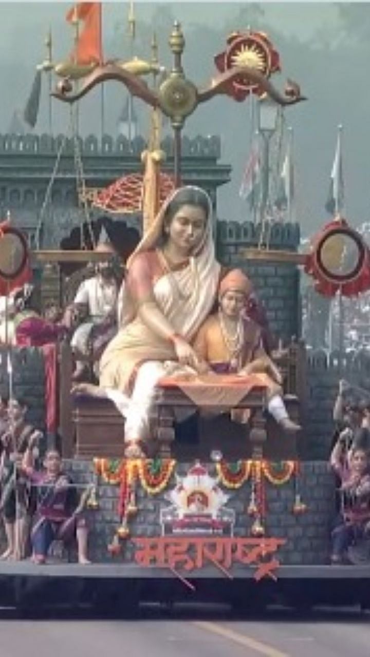 कर्तव्यपथावर दिसली राज्यांची विविधता; काय आहेत चित्ररथ पाहा Latest ...