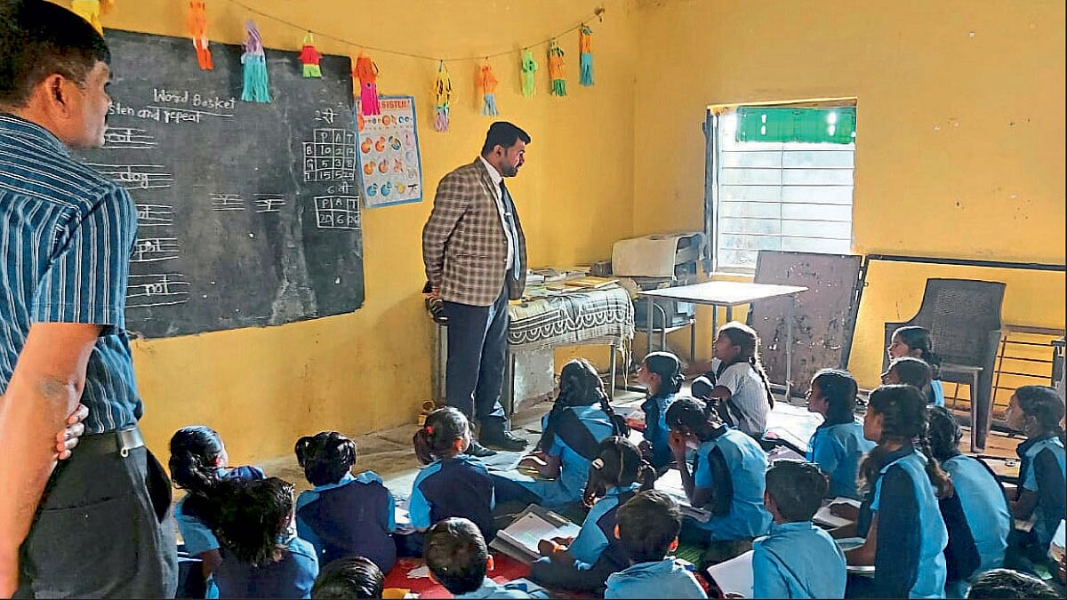 Sambhaji Nagar : वाळूजमध्ये न्यायाधीशांच्या समितीने केली शाळेची पाहणी A ...