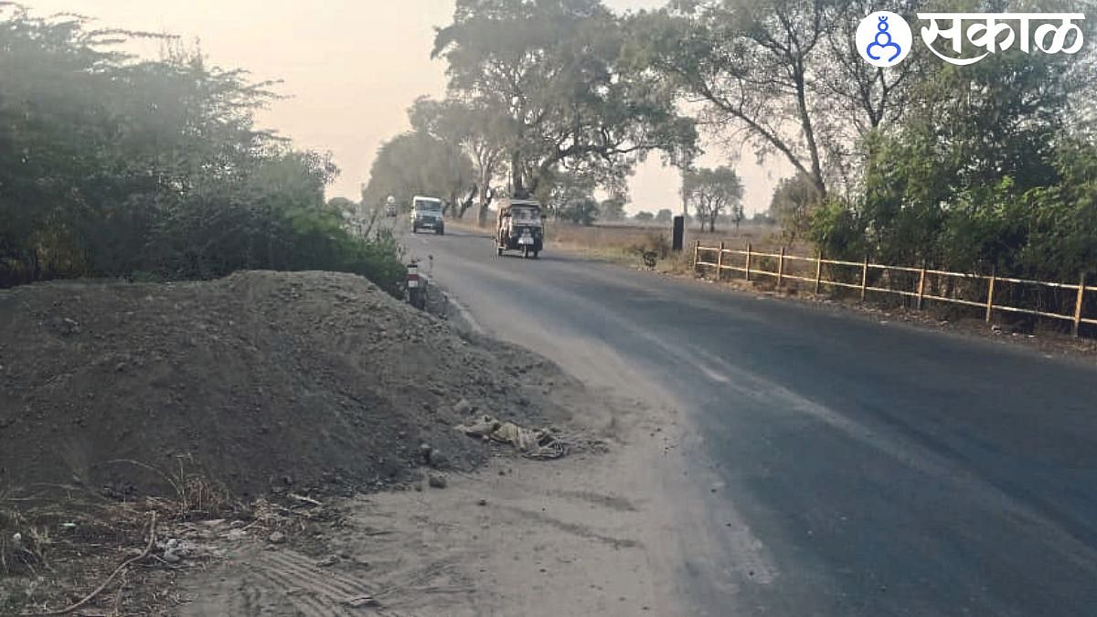 Dhule News : शिंदखेडा-विरदेल रस्त्यावरील अरुंद पूल बनला अपघाताचे केंद्र ...