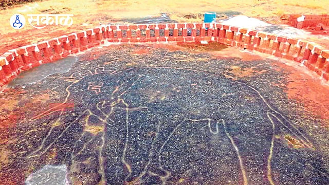 कोकणातील कातळशिल्प 'राज्य संरक्षित'; शासनाकडून मोठी घोषणा, 175 गावांत 2 ...