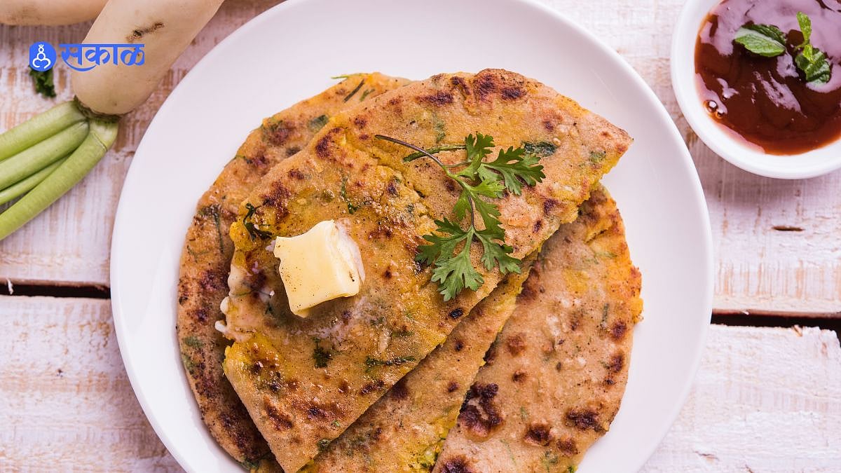 Chili Garlic Paratha : नाश्त्याला झटपट बनवा चिली गार्लिक पराठा, पोट ही ...