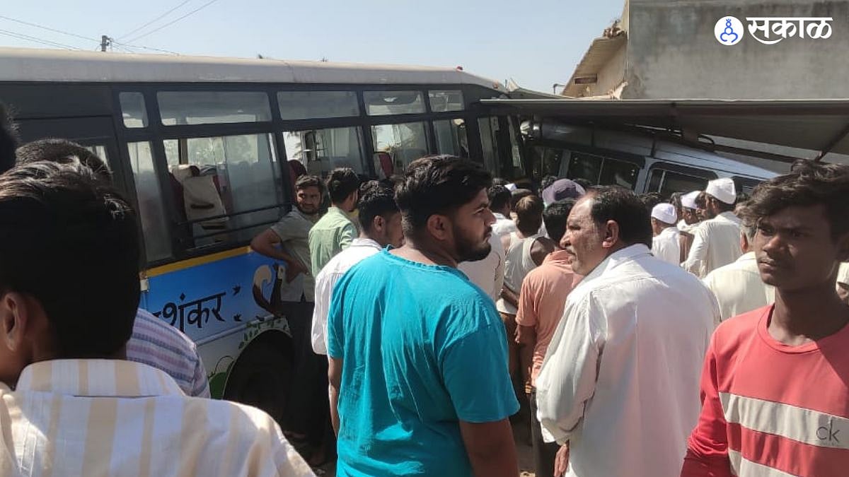 Pune ST Accident : : पुण्यात एसटी बस चालकाचे नियंत्रण सुटले; महिलेला ...