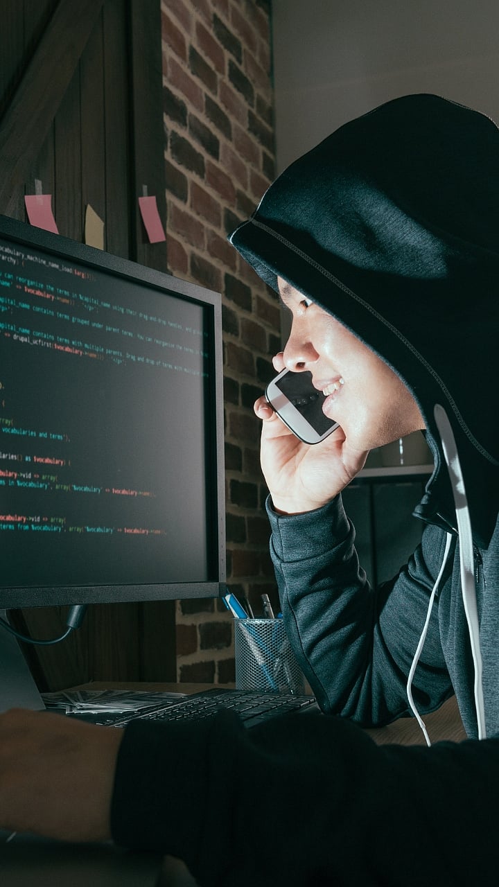 इंटरनेटवर वाढतंय 'डॉक्सिंग स्कॅम'; काय आहे प्रकरण? | What is Doxing ...