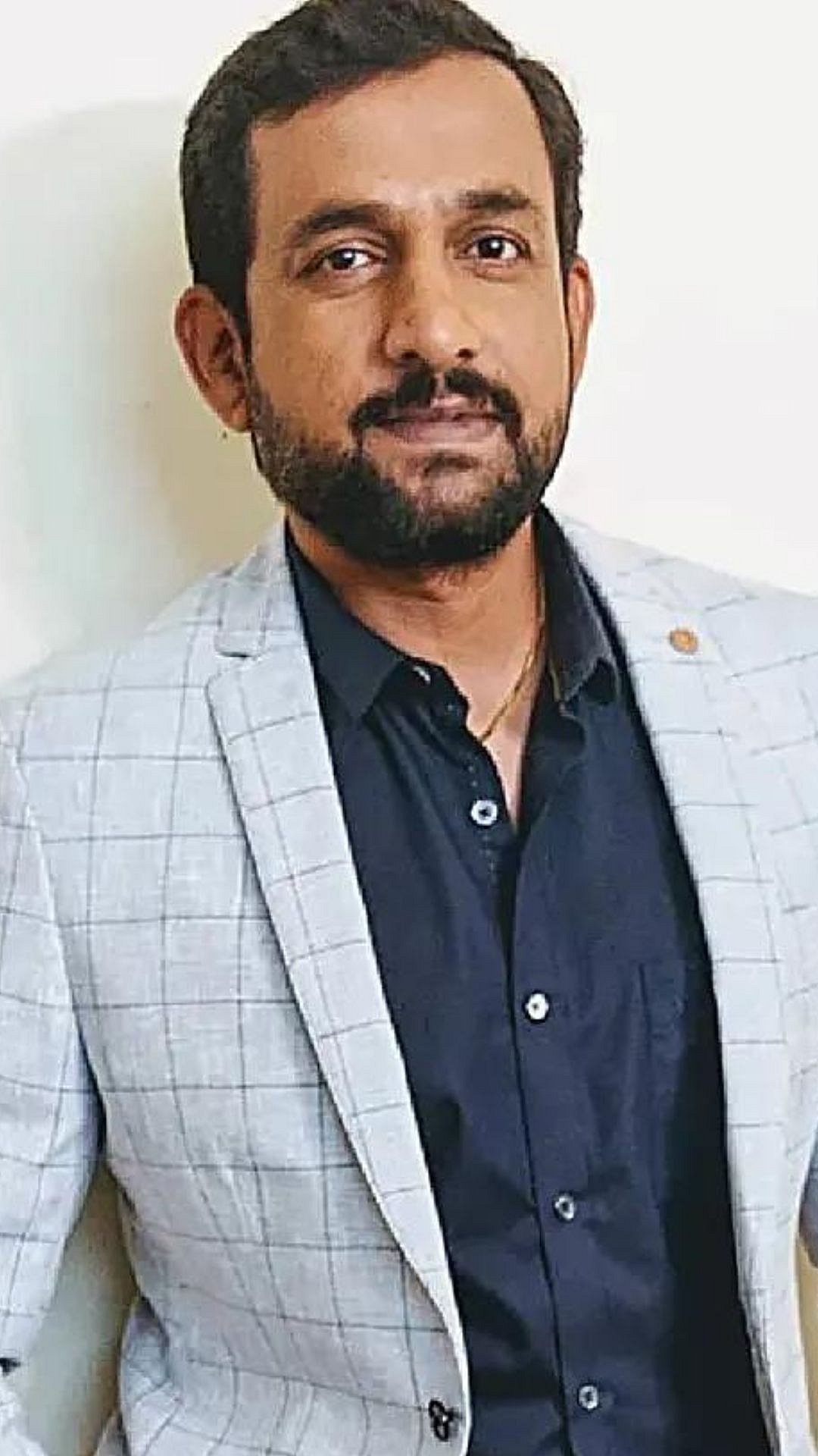 प्रसाद ओकला बनवायचायं शरदचंद्रजी पवार यांचा बायोपिक