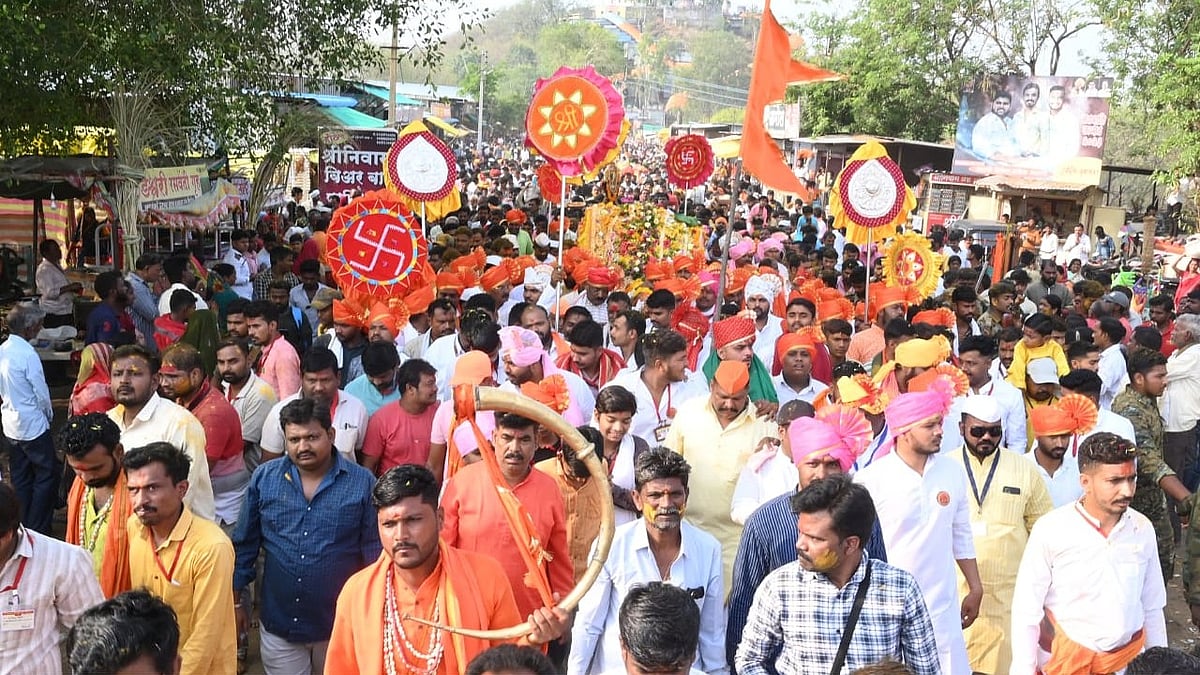 आई राधा उदे उदे...येडाईच्या चैती पुनवेचा चुना ऐचायला लोटला भाविकांचा ...