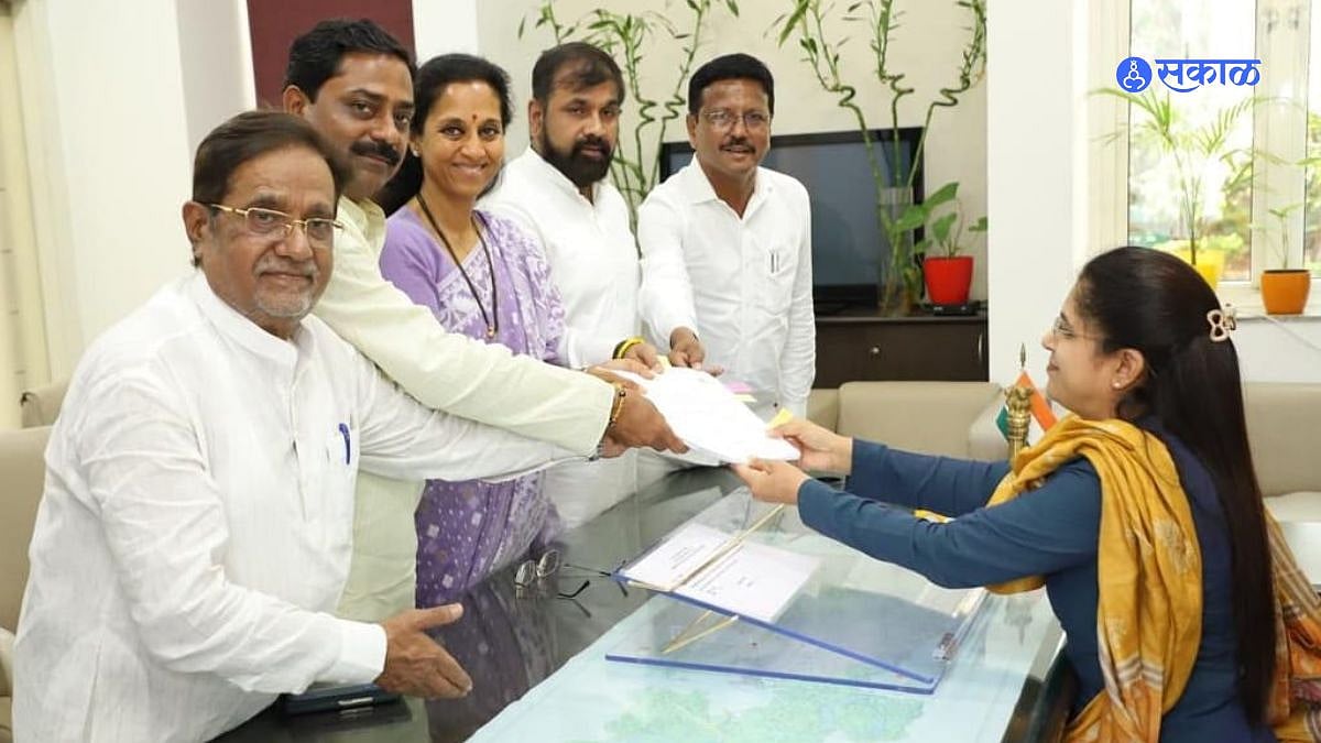 सुप्रिया सुळेंचा उमेदवारी अर्ज दाखल, निधीवरून होणाऱ्या टीकेला दिलं ...