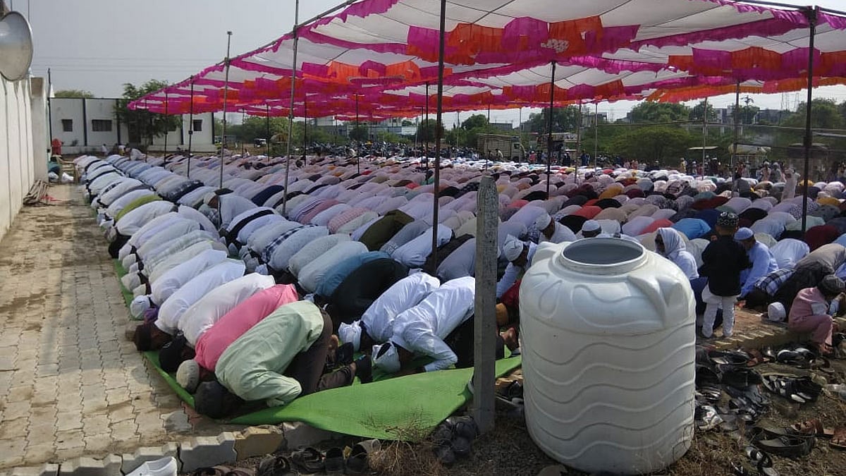 Ramadan Eid : आडुळ येथे ईद उल फिञ मोठ्या उत्साहात साजरी, सकाळ विशेष पुरवणीने आनंद व्दिगुणित ...