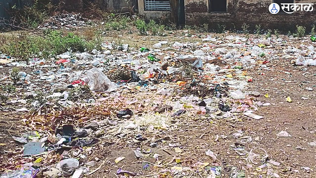 Jalgaon News : भडगाव रोडच्या सौंदर्याला कचरा डेपोचा डाग! पाचोरा येथील ...