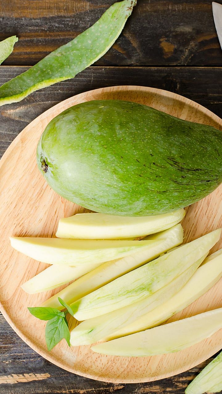 कैरीत लपलंय आरोग्याचा खजिना read benefits of eating raw mango in summer ...