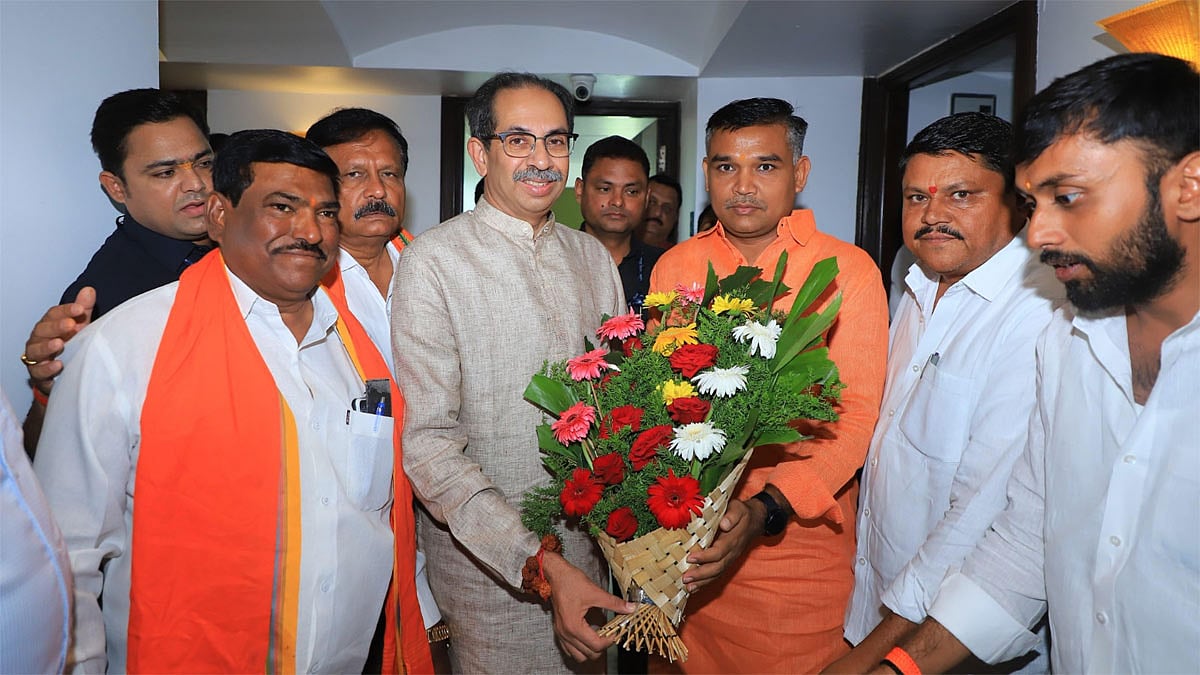 Shiva Mohod : अकोल्यात अजित पवार गटाला धक्का; शिवा मोहोड शिवबंधनात ajit ...