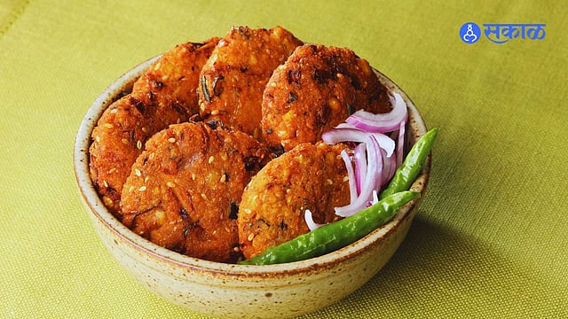 Massor Dal Vada Recipe : सकाळच्या नाश्त्यामध्ये झटपट बनवा मसूर डाळ वडा ...