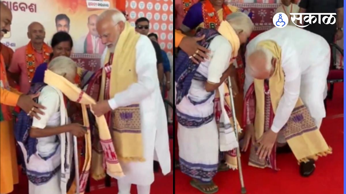 पंतप्रधान मोदींनी रॅलीदरम्यान महिलेचे केले चरण स्पर्श; कोण आहेत 80 ...