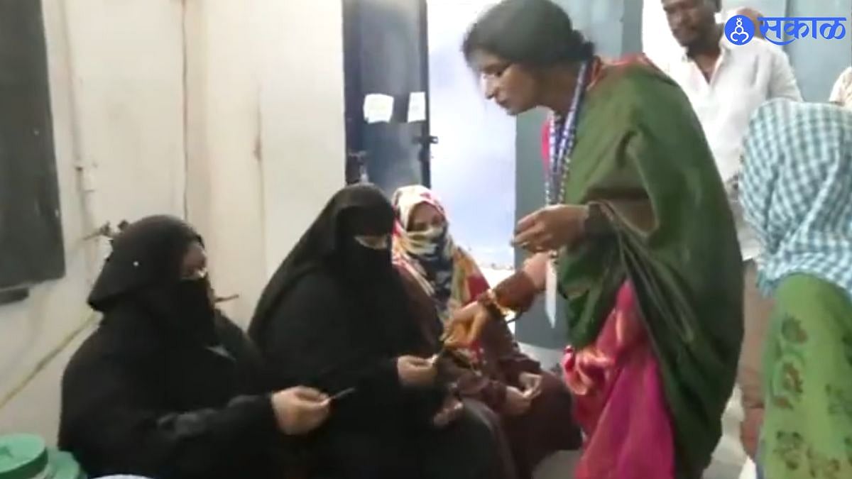 Madhavi Latha: "गुन्हे मेडल्ससारखे," बुरखा प्रकरणी गुन्हा दाखल ...