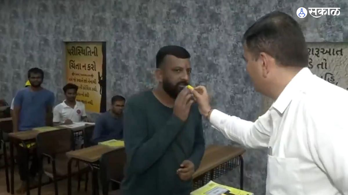 Watch Video: चक्क जन्मठेपेची शिक्षा झालेले 9 कैदी तुरुंगातून पास झाले ...