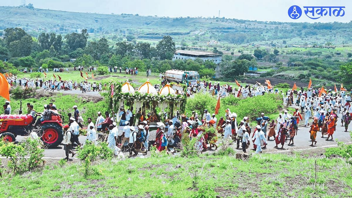 Sant Nivruttinath Palkhi : संत निवृत्तिनाथांची पालखी लोणारवाडीत दाखल ...