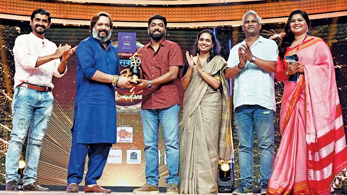 Sakal Premier Award : ‘आत्मपॅम्फ्लेट’ सर्वोत्कृष्ट चित्रपट Sakal ...