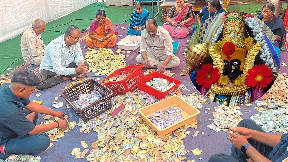 Ambabai Temple : करवीर निवासिनी अंबाबाई चरणी तब्बल दीड कोटीहून अधिक दान ...