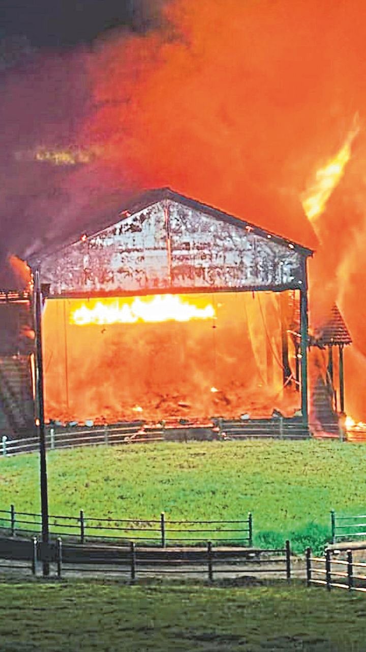 Keshavrao Bhosale Theatre Fire : भीषण आगीत बेचिराख झाला 'रंगमंच ...