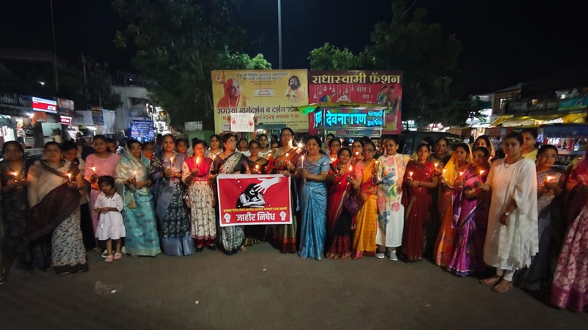 Women Candle March : कलकत्ता घटनेचे निषेधाच्या शेगावात भाजप महिला ...