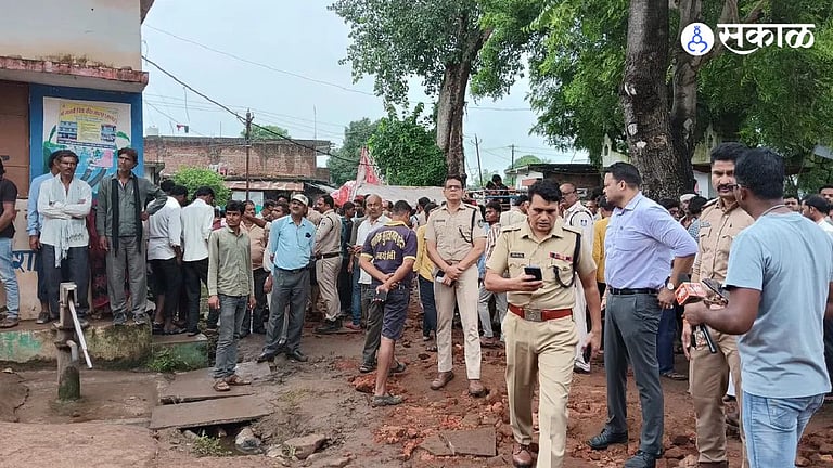 MP Wall Collapse: मंदिराची भिंत कोसळली अन् 9 चिमुकल्यांनी गमावले प्राण ...