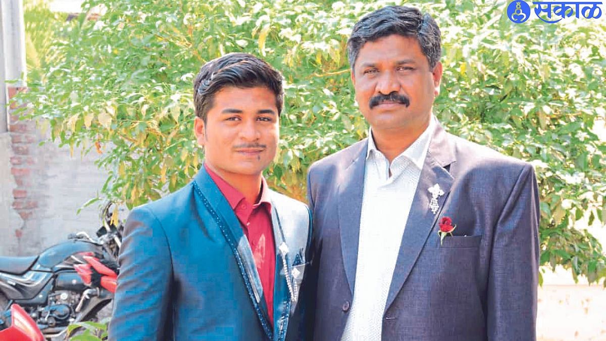 Success Story : पिता-पुत्र एकाच दिवशी झाले PSI; शिरपूरच्या गुरुदत्त अन् ...