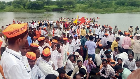 Nilanga News : आदिवासी महादेव कोळी समाजाचे तेरणा नदीपात्रात जलसमाधी ...