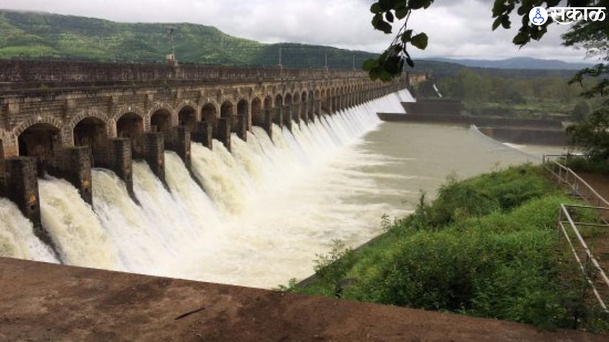 Bhatghar Dam : भाटघरचाही साठा शतकाकडे ; जलसंपदा विभागाकडून ४५ स्वयंचलित ...