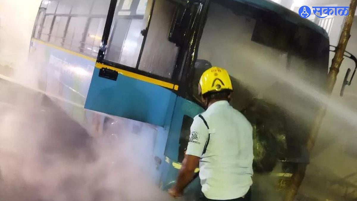 pmpml pune cng bus caught fire at katraj chowk fire brigade | PMPML CNG ...