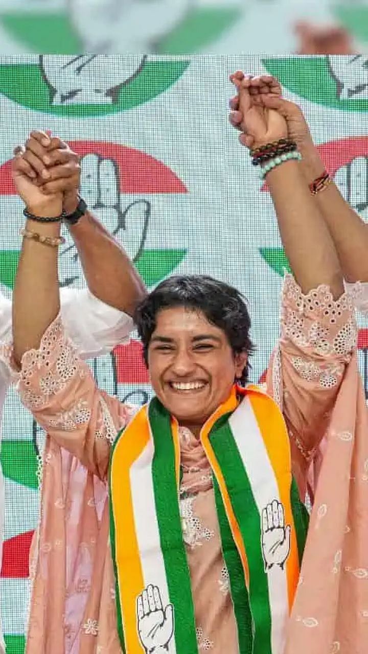 Vinesh Phogat Salary: काँग्रेसचा 'हात' धरण्यासाठी विनेशने किती ...