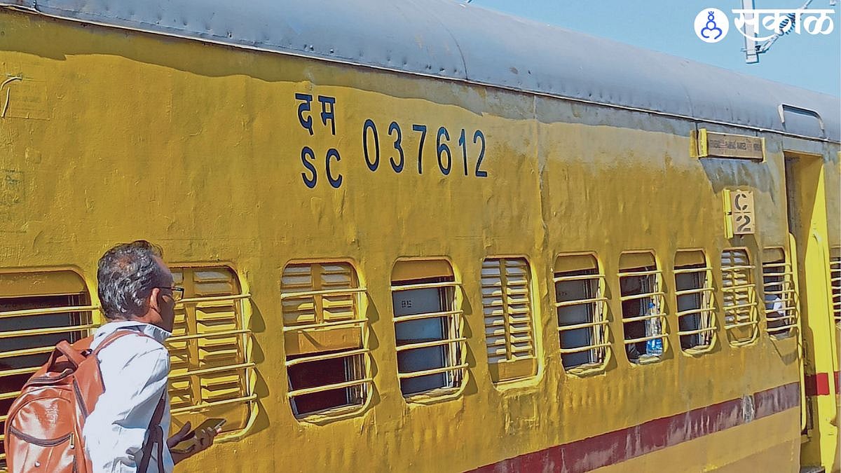 AC coach became Non AC passengers Marathwada Express South Central ...