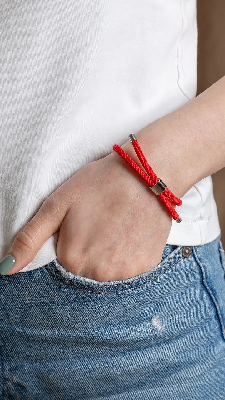 हाताला लाल धागा कोणत्या दिवशी बांधावे? which day tie red dhaga thread ...